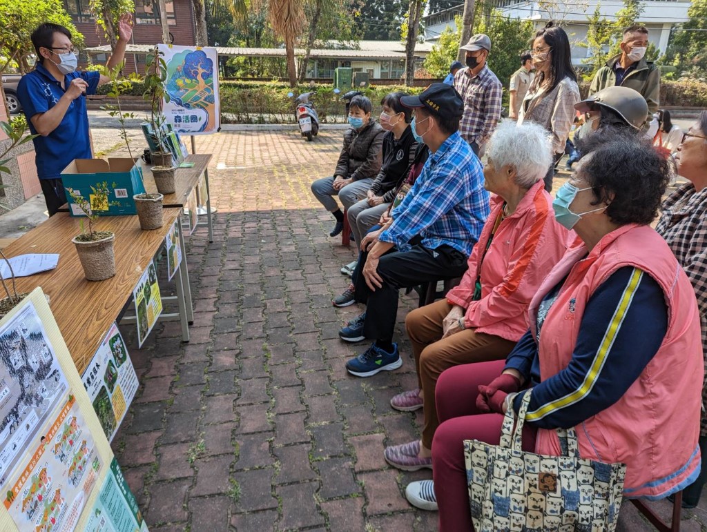 訊息專區 歷史訊息 林業保育新聞 屏東林管處高屏同步贈苗 攜手民眾打造南方「森活圈」